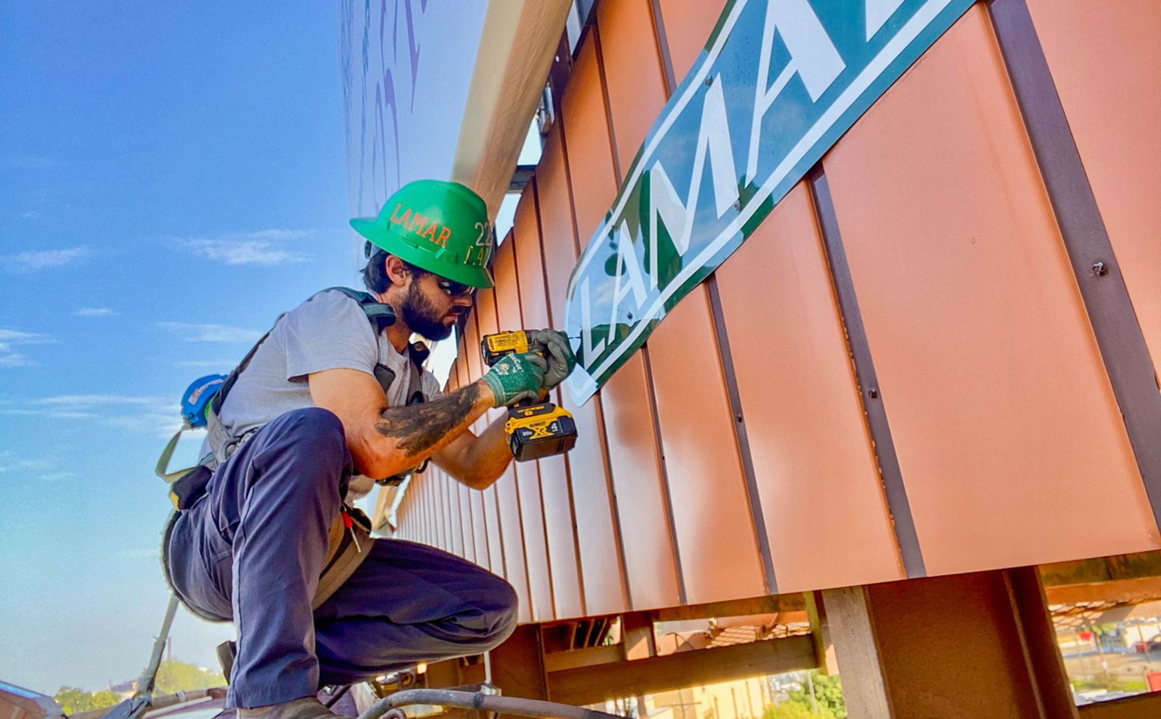 Lamar Advertising - Navy Yard